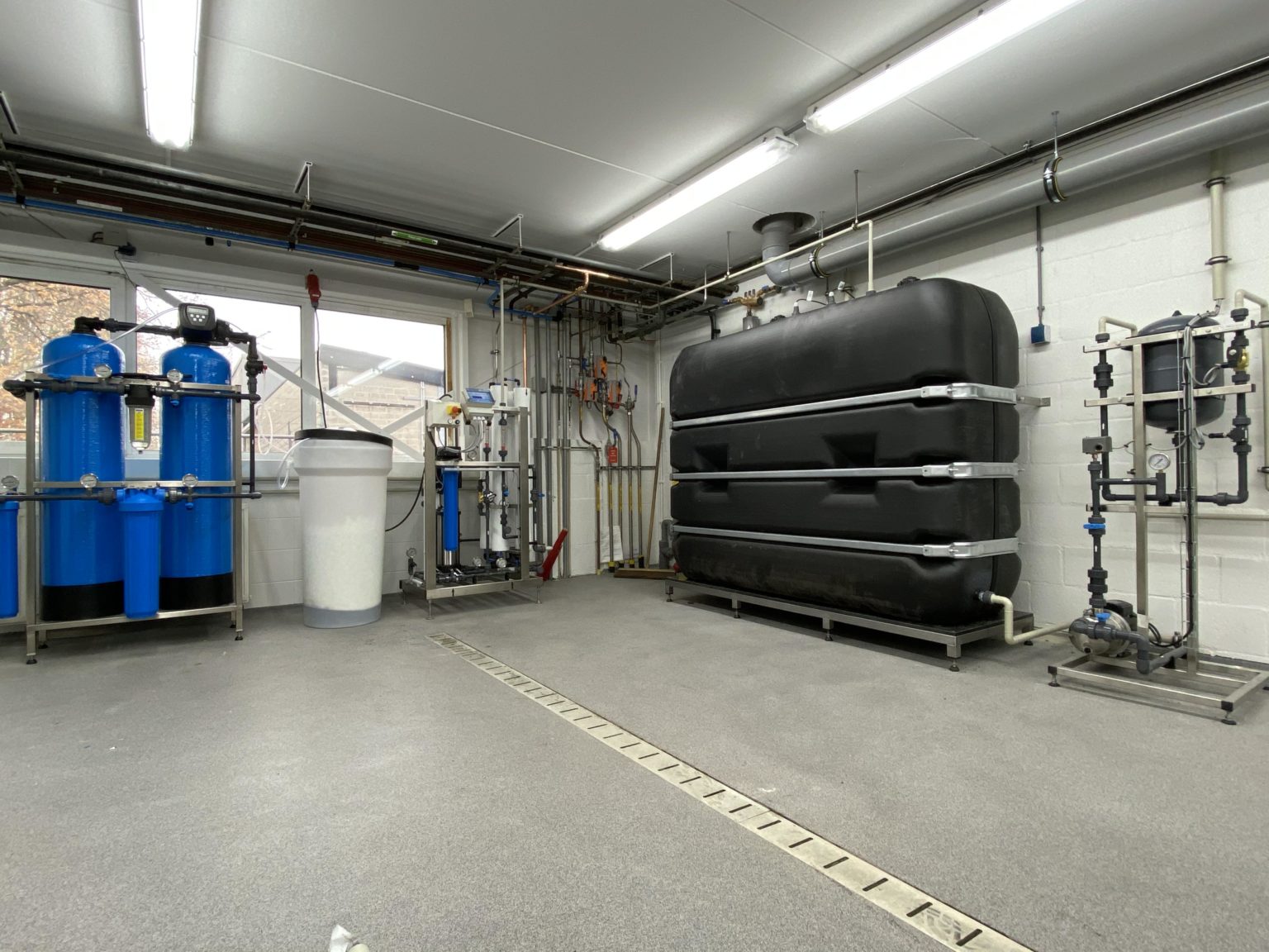 Complete demin water unit including distribution - Deltapore